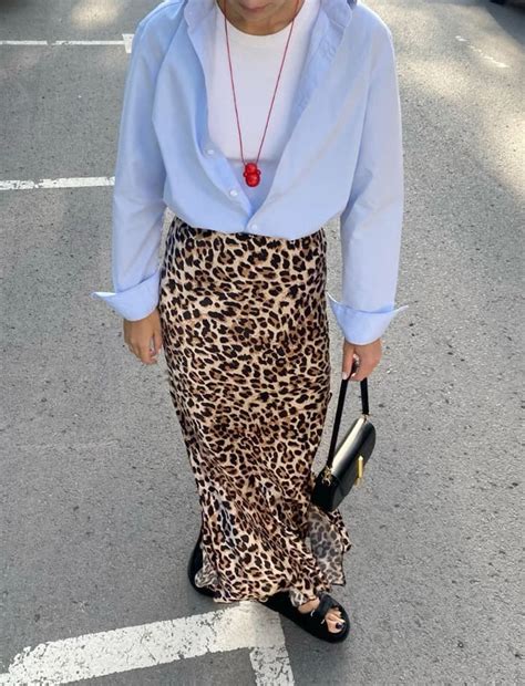 18 идей с чем носить леопардовую юбку в 2025 году