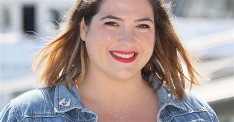 Charlotte Gaccio Décomplexée En Maillot Délirante Sirène Aux Jolies