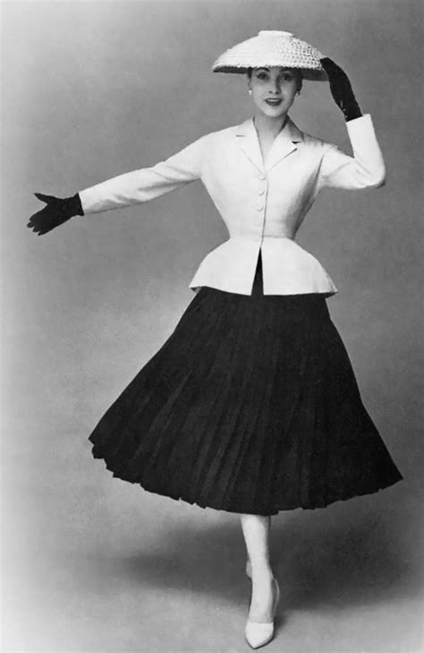 Downtown In Style 1950s Fashion Dior New Look Fashion 1950 The New
