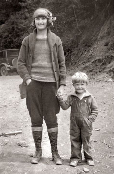 35 Vintage Photos Of Young Women In Knickerbockers From The 1920s