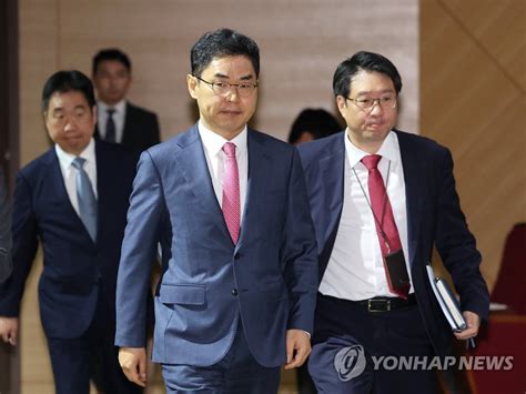 전국 세무관서장회의 입장하는 김창기 국세청장 연합뉴스