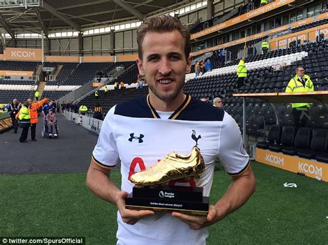 Tottenham Star Harry Kane Wins Premier League Golden Boot Daily Mail