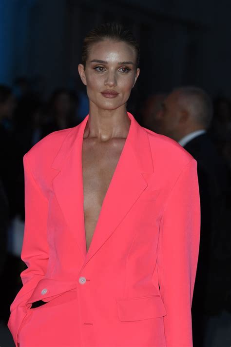 Rosie Huntington Whiteley Braless The Fappening Leaked Photos
