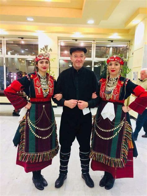 Pin By Katerina Dimitriadou On ΜΑΚΕΔΟΝΙΑ Greek Costume Traditional Outfits Traditional Dresses