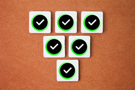 올바른 기호 기호가 있는 흰색 사각형 체크 표시 표시 비즈니스 목표 개념의 성공을 보장합니다 비즈니스 전략 계획 프로세스 워크플로우 및 개발 품질 관리 Asses를 위한