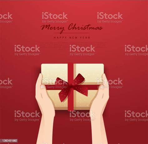 리본 벡터 일러스트레이션으로 장식된 선물 상자를 들고 있는 손 받기에 대한 스톡 벡터 아트 및 기타 이미지 받기 선물 손 Istock