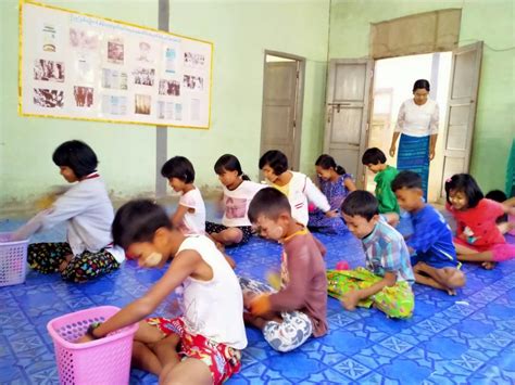 ကျိန္တလီမြို့ Community Centre ခန်းမတွင် အုန်းသီးရိုက်ပြိုင်ပွဲနှင့် ဘော်လုံးလက်ဆင့်ကမ်းပြိုင်ပ