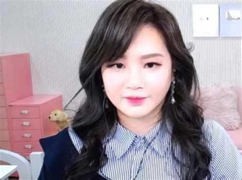이지영 스타강사 유튜브서 130억원대 통장 잔고 인증