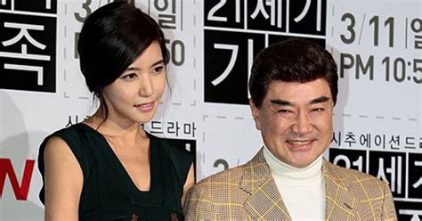 [mk포토] 21세기 가족 이덕화 오승현과 부부연기 기대하세요~