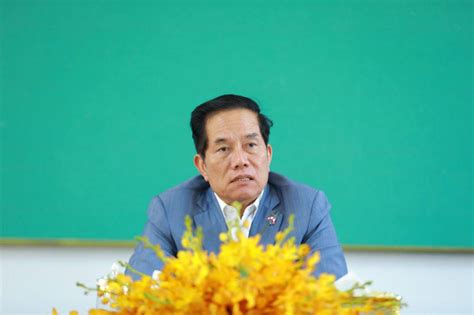 លោកឃួង ស្រេង