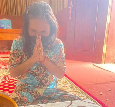 ល្បិចថ្មី យកលុយដុល្លារក្លែងក្លាយចូលបុណ្យតាមវត្ត រួចប្រើវិធីដូរលុយខ្មែរ