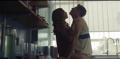 Sex Education 性愛自修室常見的性愛疑難你亦遇過 ELLE HK Sex Education 性愛自修室常見的性愛疑難你亦遇過 ELLE HK