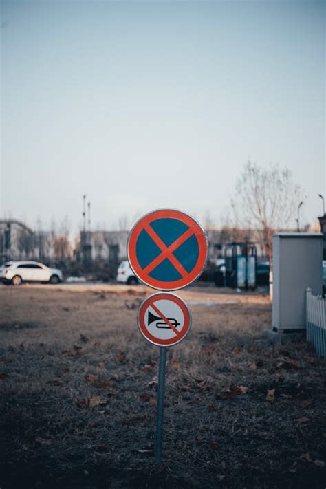 간판 거리 가구 경고 경고 표시 경적 금지 공공 장소 교통 교통 규칙 교통 표지판 규정 표지판 규제 금지