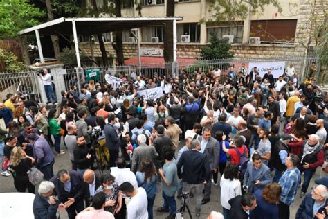 بعدسة جنوبية وقفة تضامنية مع نزار صاغية امام قصر العدل جنوبية