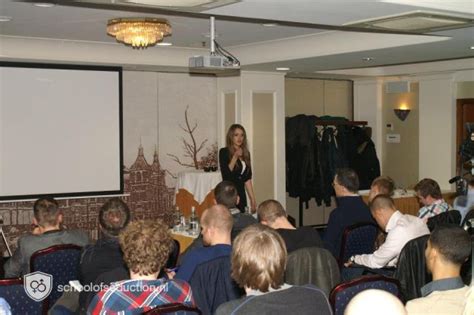 The Gorgeous Sex Guru Who Is Helping Men Meet Women Pics Izispicy Com