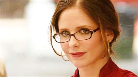 See Sarah Michelle Gellar In A Bra And White Shirt Giant Freakin Robot