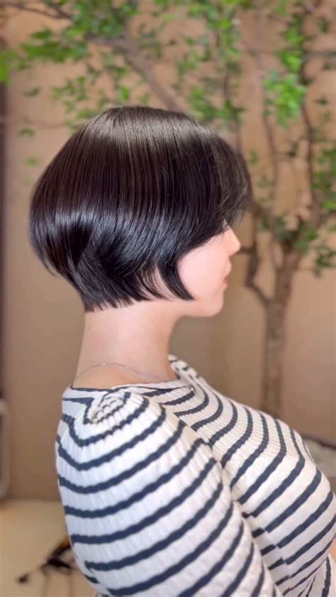 고급스럽고 무게감 여성스럽고 라운드 어려보이는 짧은기장 분위기의 숏단발 스타일 ⠀ 각 기장별 다양한 스타일 업로드해 드립니다 궁금한 점은 댓글 남겨주세요😊