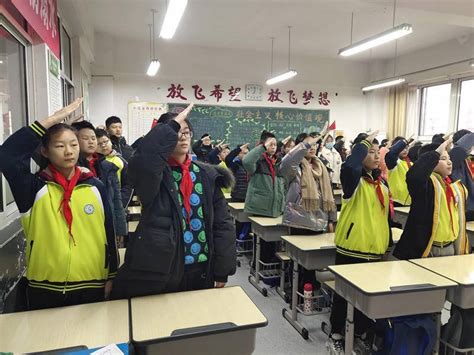 期末考试来临，临沂三小主题升旗仪式为队员添底气复习心态本学期