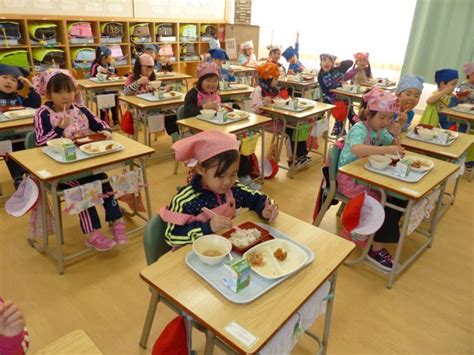 1年生 初めての給食 418 北広島市立双葉小学校
