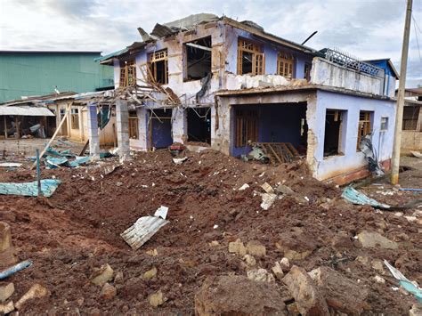 မိုးကုတ်နှင့် ကျောက်မဲကို စစ်တပ်က ထပ်မံဗုံးကြဲ၊ ပြည်သူများ ထိခိုက်ဒဏ်ရာရ