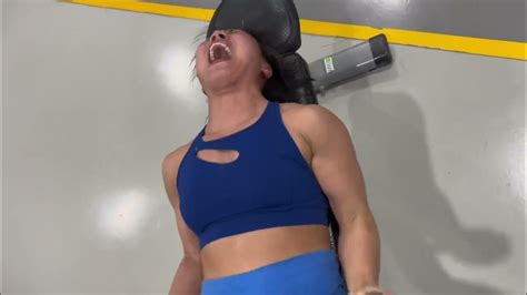 운동 하면서 휘성 성대모사 하는 중국 헬스녀 헬스 운동하는여자 Youtube