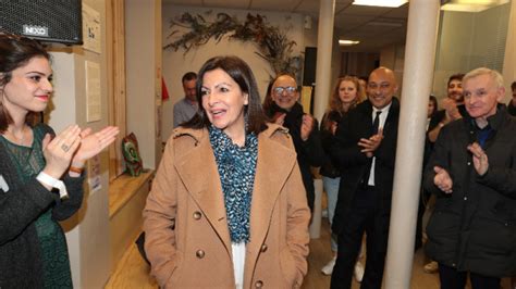 Кметът на Париж Ан Идалго победи на местните избори във Франция От деня