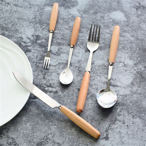 日式不锈钢西餐餐具套装家用木柄勺子叉子牛排刀水果叉勺 虎窝淘