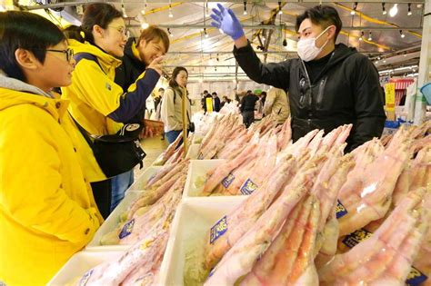 【茨城新聞】鮮魚求め、市場に活気 年の瀬にぎわう 茨城・ひたちなか