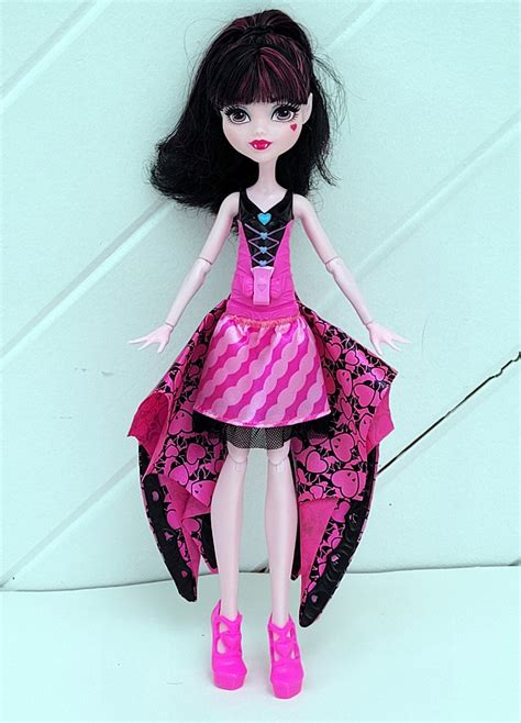 Monster High Draculaura Ghoul To Bat Transformation Doll For Collector