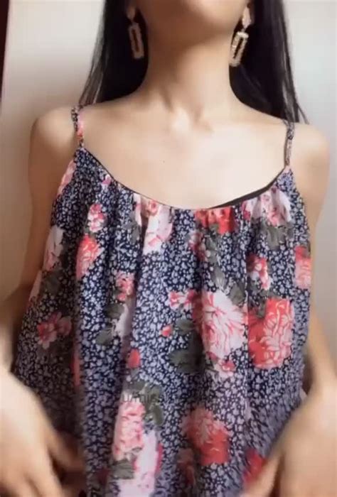 Does Anyone Actually Like Girls With Small Boobs Scrolller