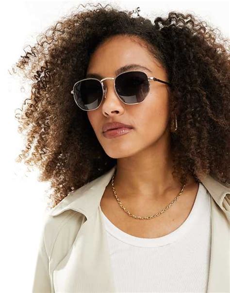 Asos Design Guldfärgade Runda Solglasögon I Metall Med Polariserande Glas Asos