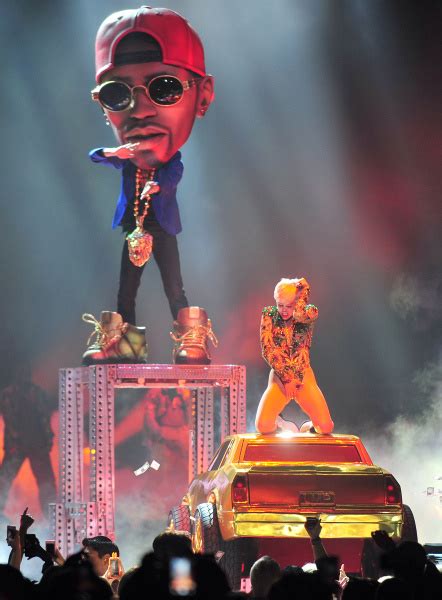 Miley Cyrus Big Bang Hits Anaheim Heads To La Orange County Register