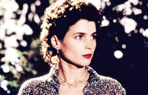 Julia Ormond Sabrina Hairstyle