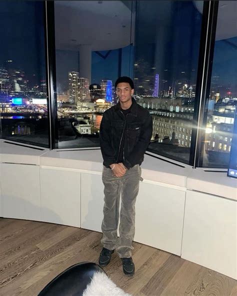 Alejandro Balde 😍 En 2024 Fotos De Barcelona Fc Combinacion De Ropa