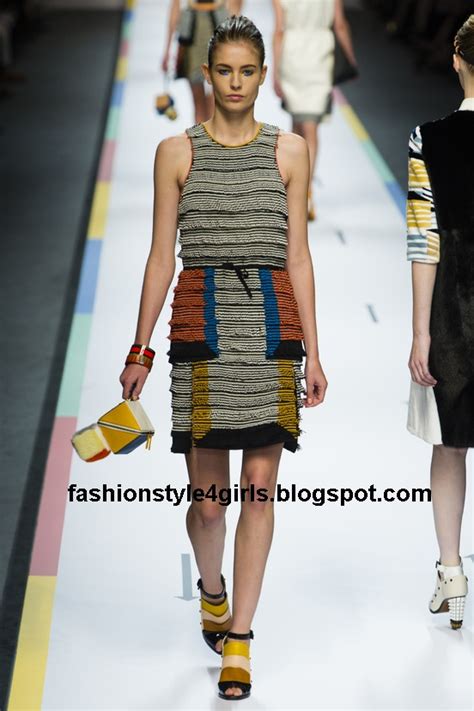 Hq Oops Nipple Slip Runway Pics See Thru Fashion Show Catwalk