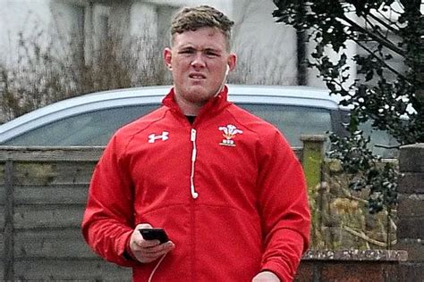 Adele Says Half Brother Cameron Will Attend Gig Days After Lookalike Sibling Claims Theyre Not