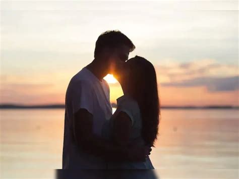 تعبیر خواب بوسیدن لب معشوق یا همسر و بوسیدن لب نامحرم چیست؟