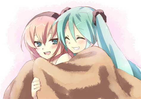 Hatsune Miku And Megurine Luka Vocaloid Drawn By Hijikihijikini