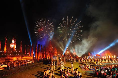 ผู้หญิง สุโขทัย ชวนร่วมงาน ‘เทศกาลลอยกระทง ตระการตาด้วยโชว์พลุไฟโบราณ