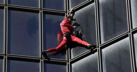 Video A Sus 60 Años Cumplió El Sueño De Ser Spiderman Y Subió A Un