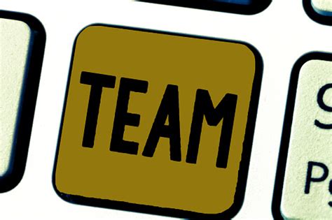 단어 쓰기 텍스트 팀입니다 Classed 함께 일 하는 사람들의 그룹에 대 한 비즈니스 개념 특정 신념을 공유 하 고 공동체에 대한 스톡 사진 및 기타 이미지 Istock