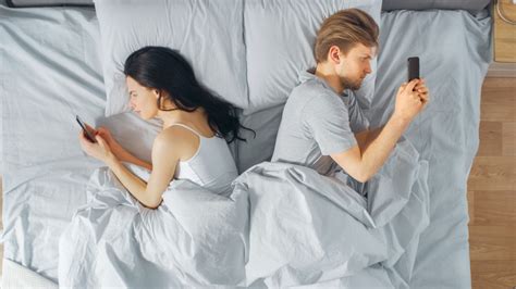 Loneliness In Relationships Can Your Spouse Ever Be Enough Company Stanislaw Therapy