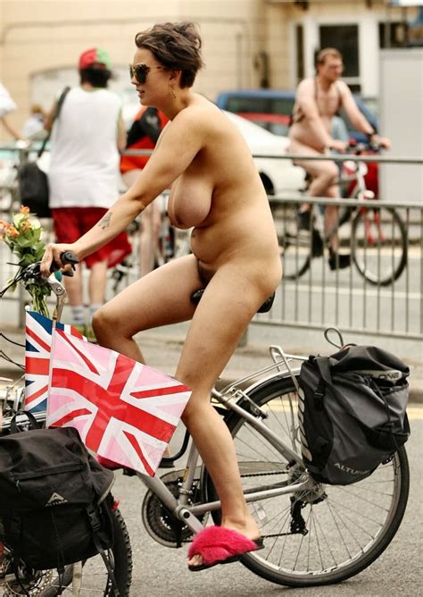 Big Tits Sunglasses Brighton World Naked Bike Ride Porno Bilder Sex Fotos XXX Bilder