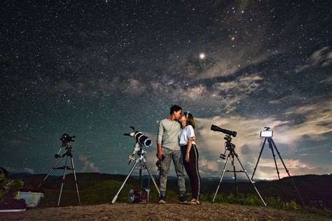 Viral Larawan Ng Magkasintahan Sa Ilalim Ng Bituin At Kalangitan Rmn Networks