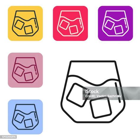 흰색 배경에 고립 된 위스키와 얼음 큐브 아이콘의 검은 줄 유리 색상 정사각형 단추로 아이콘을 설정합니다 벡터 각얼음에 대한 스톡 벡터 아트 및 기타 이미지 Istock