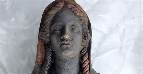 Estátuas De Bronze De 2 Mil Anos De Idade São Encontradas Na Itália