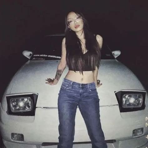 Jdm Girls Car Poses Classic Japanese Cars Best Jdm Cars Japan Girl