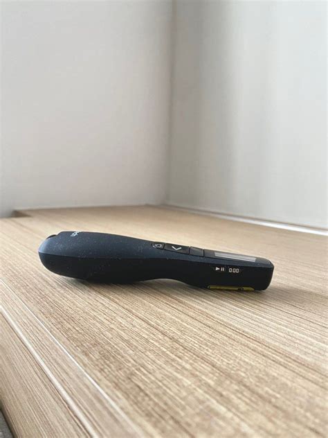 Logitech R800 Laser Presentation Remote Computers And Tech Parts And Accessories Other