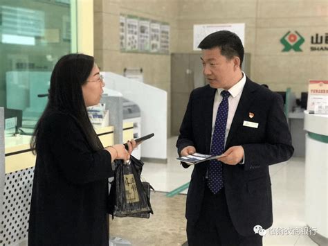 【服务文化】行长上柜台，贴心服务一如既往客户营业银行