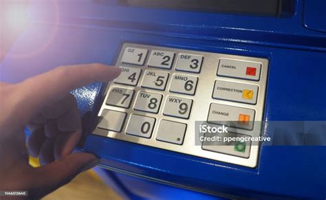 Atm 기계 클로즈업 및 숫자 버튼 및 상단 뷰 각도 고객에 대한 스톡 사진 및 기타 이미지 고객 금융 기계류 Istock